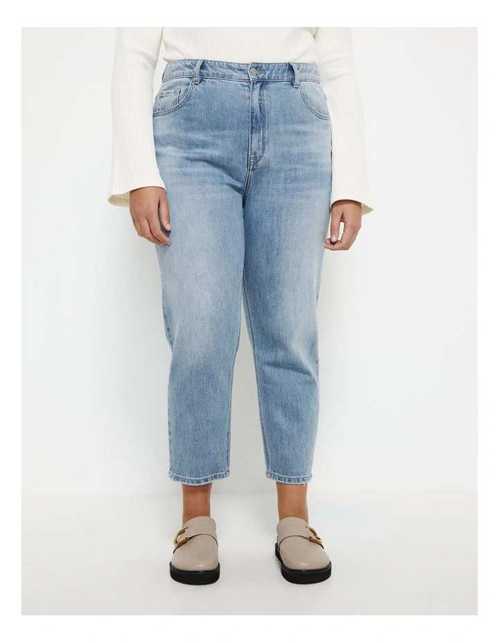 Commonry The High Rise Crop Girlfriend Jean in Light Wash | MYER
