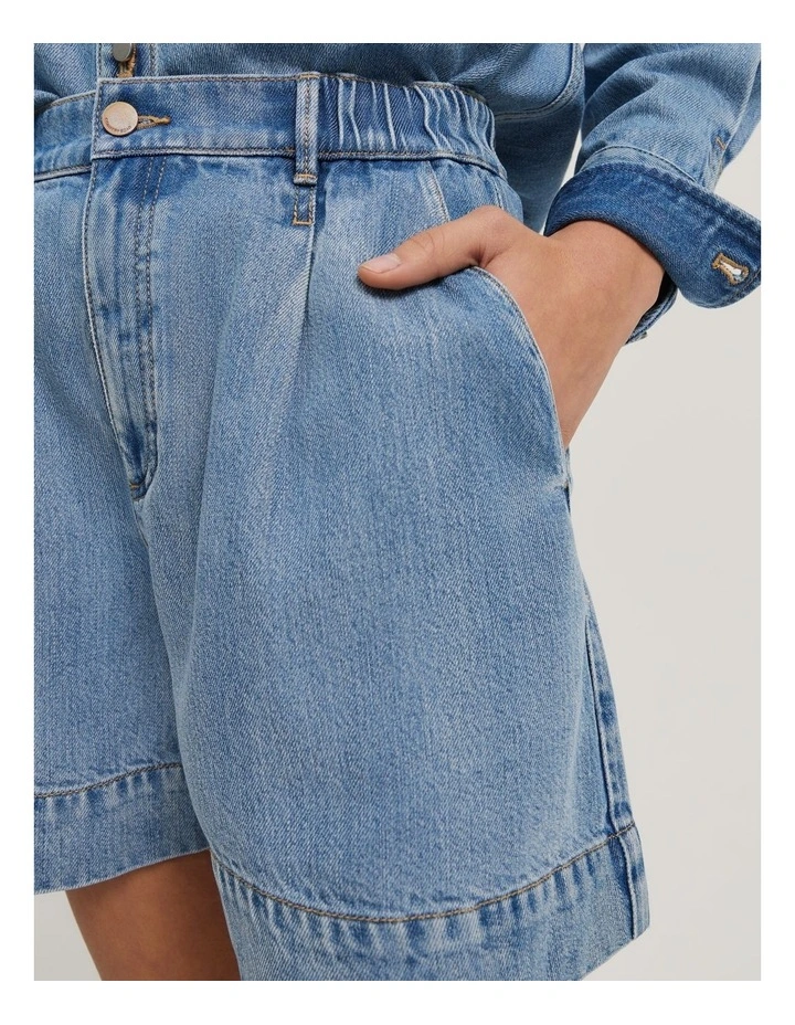 Country Road Tuck Detail Short in Light Wash | MYER