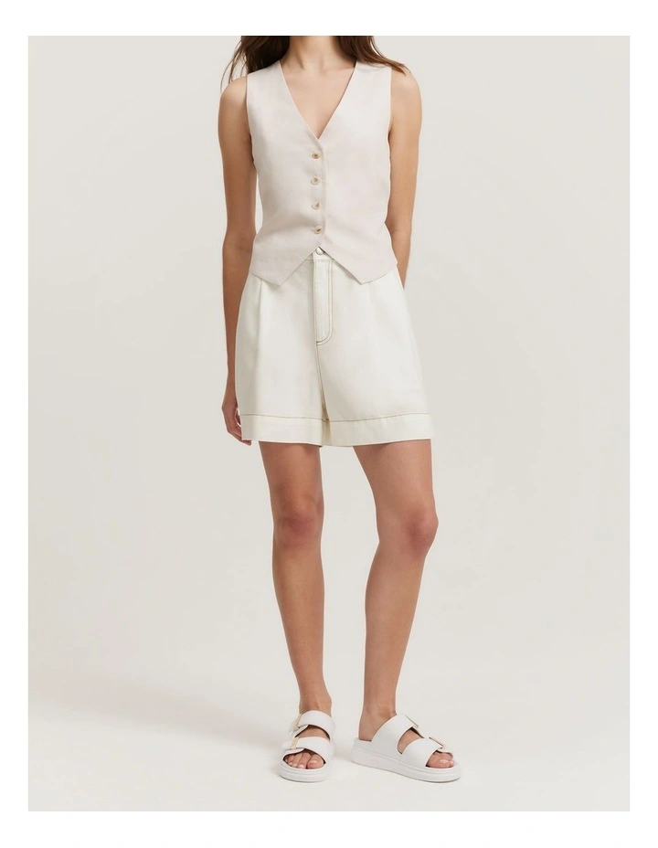 Country Road Tuck Detail Short in White | MYER