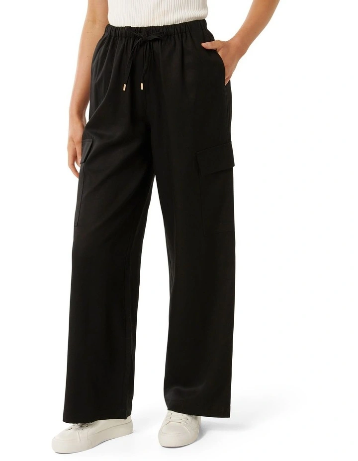 Forever New Elsie Tall Elastic Waist Cargo Pants in Black | MYER