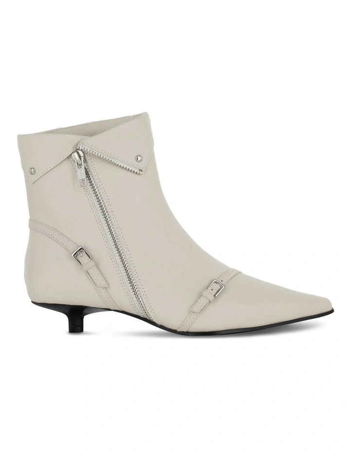 Senso Felix Ankle Boots in White | MYER