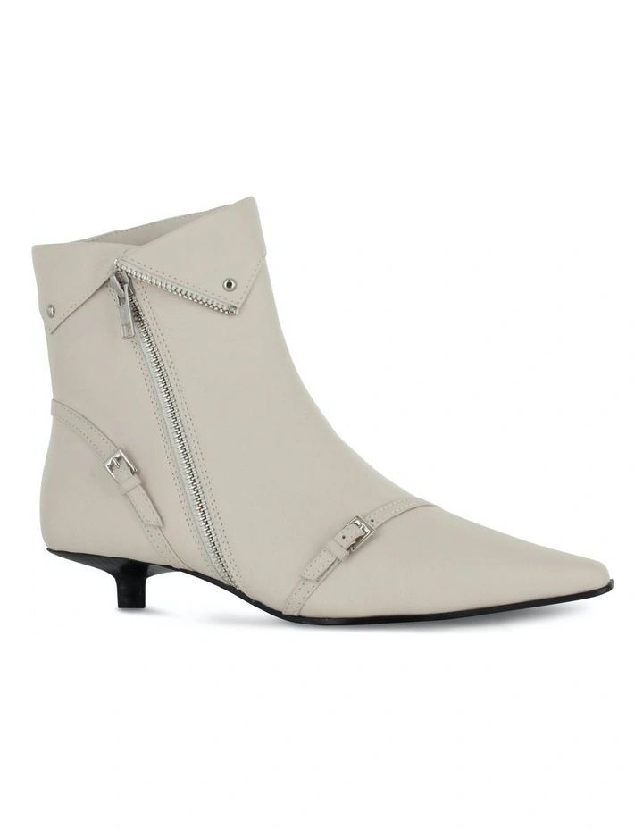 Senso Felix Ankle Boots in White | MYER